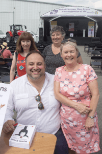 Wynne Evans- O Gaerfyrddin i Go Compare: Lansiad & Blas o’r Llyfr ...